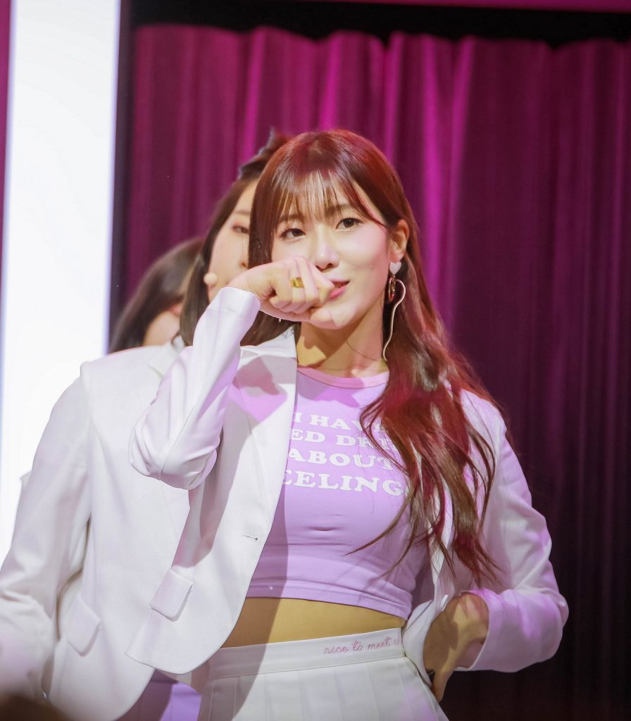 'Debut D-1' WJSN The Black, a touch of fatal temptation, 'Easy' - Kbopping