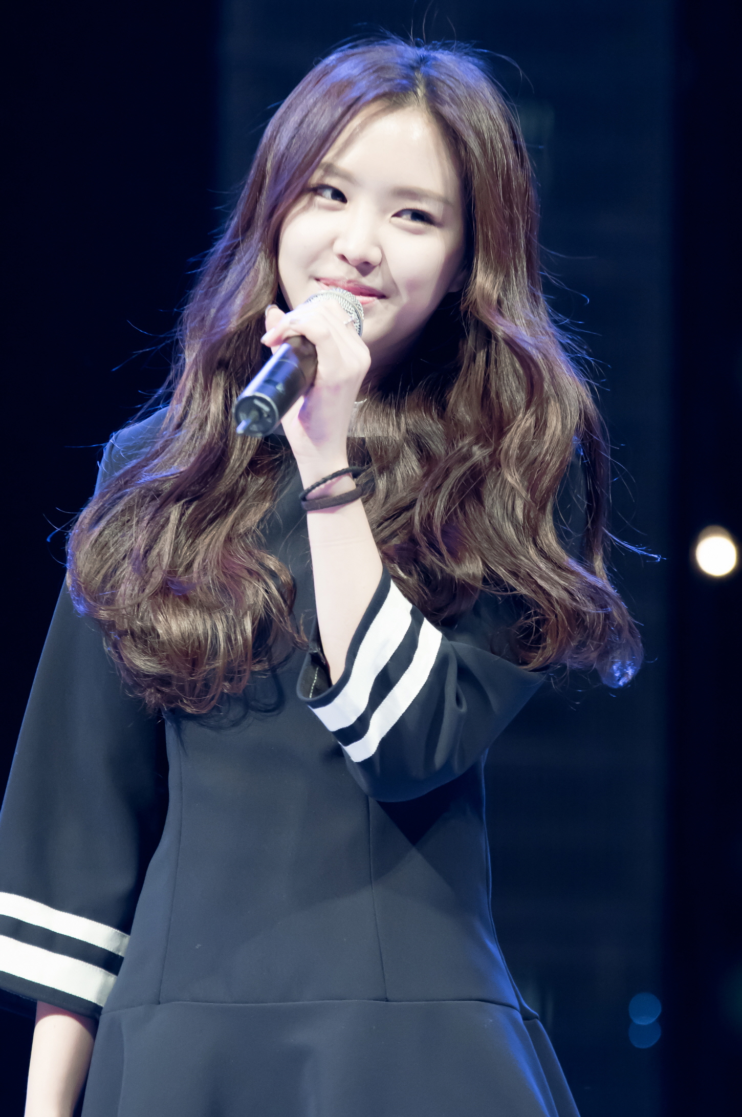 Apink's 10th Anniversary Album Personal Photos Released, including Son Na-eun's - Kbopping