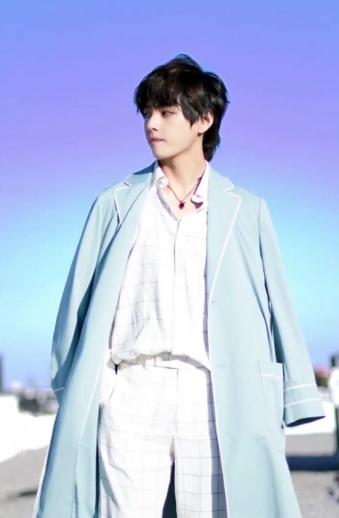BTS V's 'Christmas Tree' undying popularity - Kbopping
