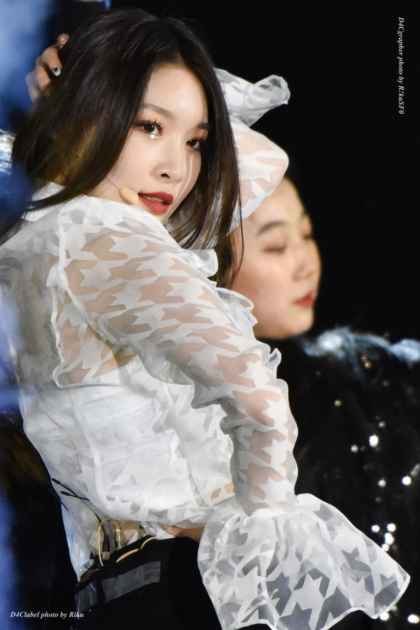 Chungha transforms into a dream goddess in the temple of water ...